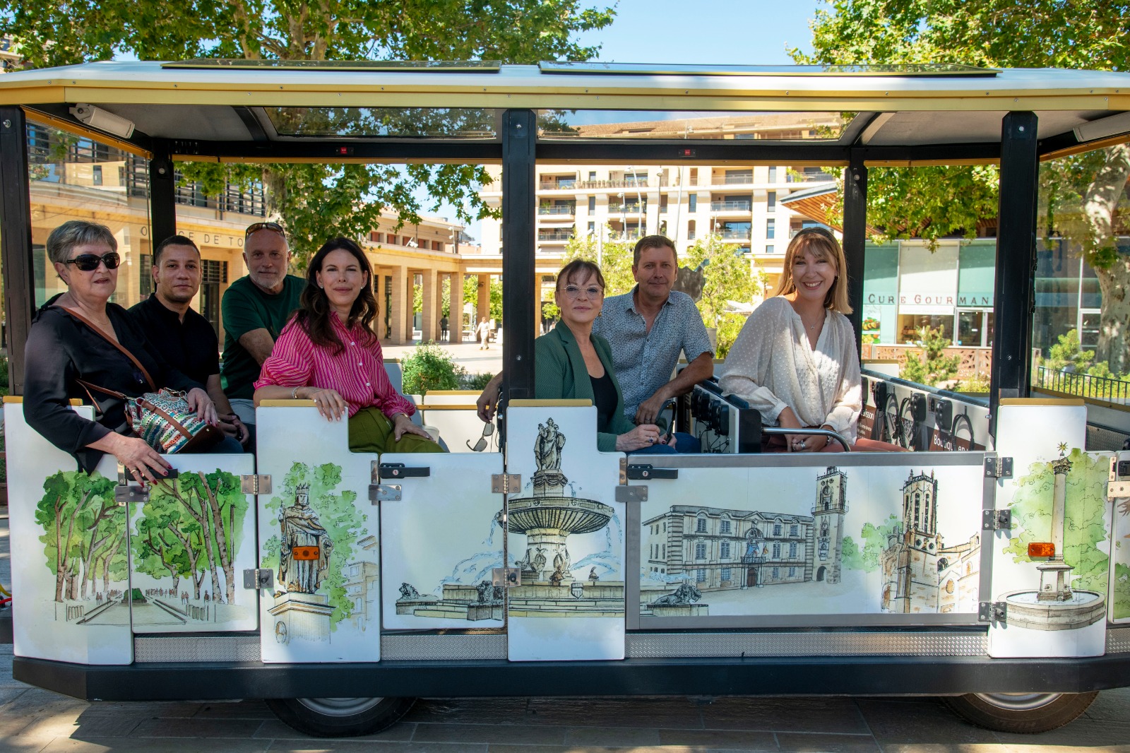 Inauguration de l’habillage artistique du train touristique d’Aix-en ...